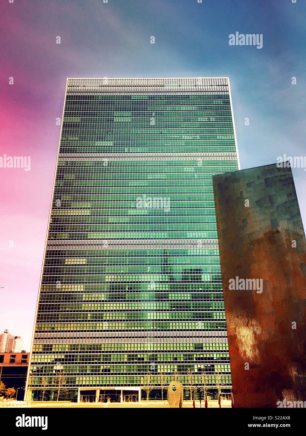 Un headquarters sculpture hi-res stock photography and images - Alamy