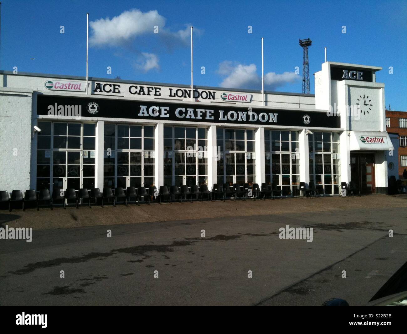Motorbikes at the ace cafe hi-res stock photography and images - Alamy