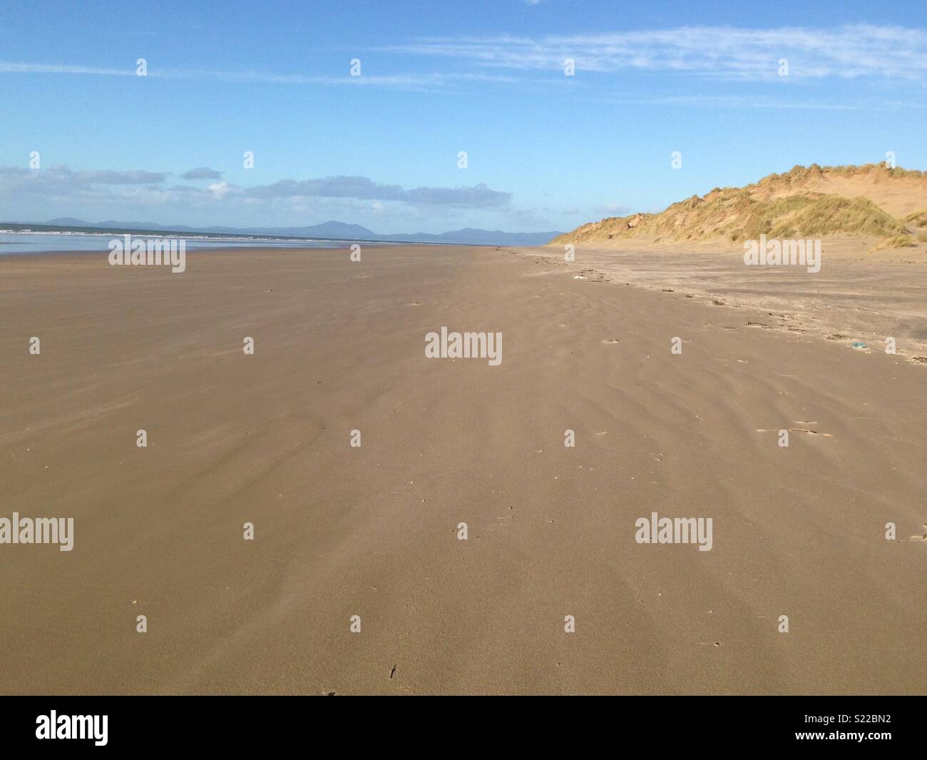 Harlech beach wales hi-res stock photography and images - Alamy