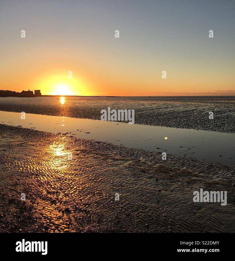 Golden sun hi-res stock photography and images - Alamy