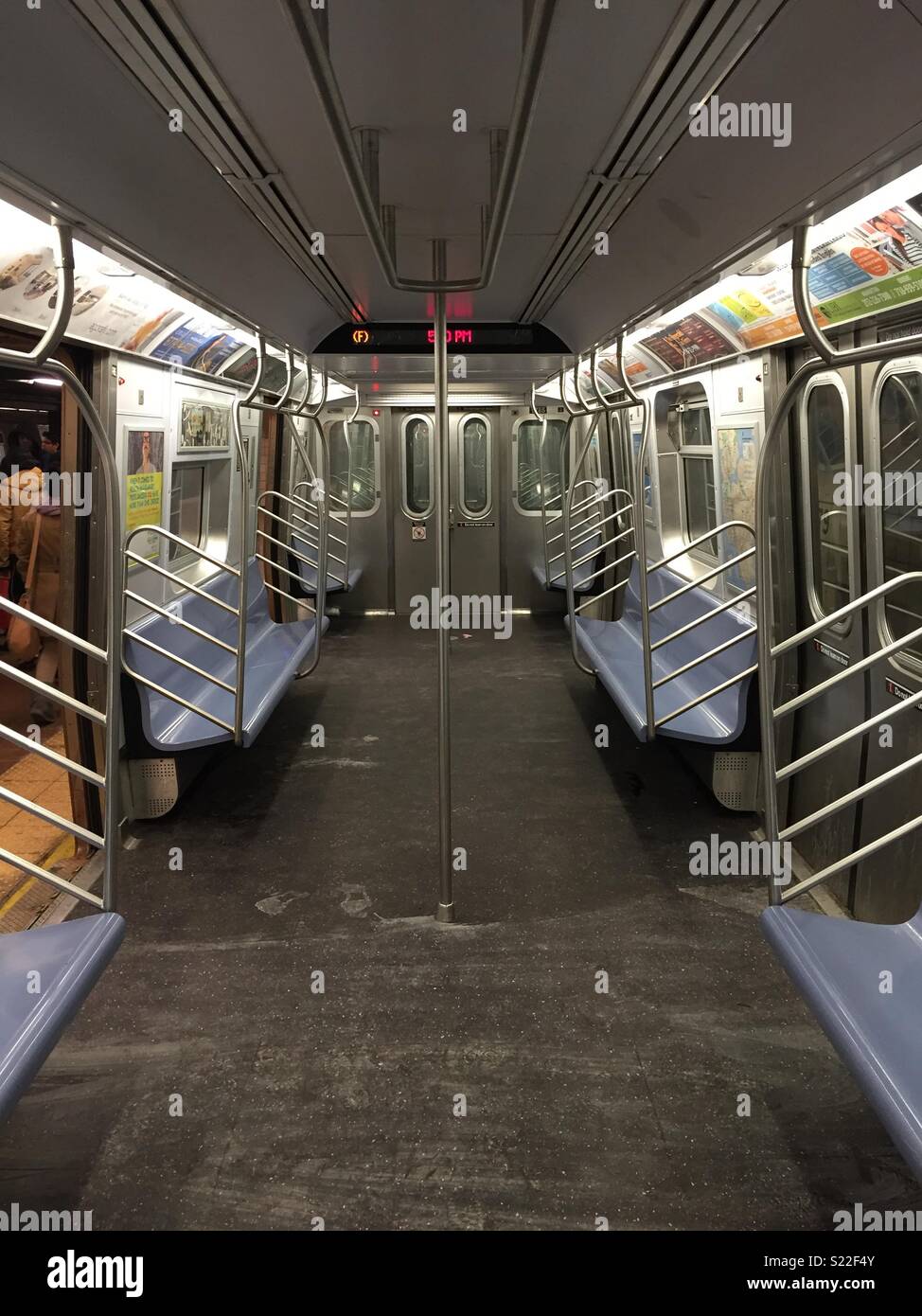 Queens subway hi-res stock photography and images - Alamy