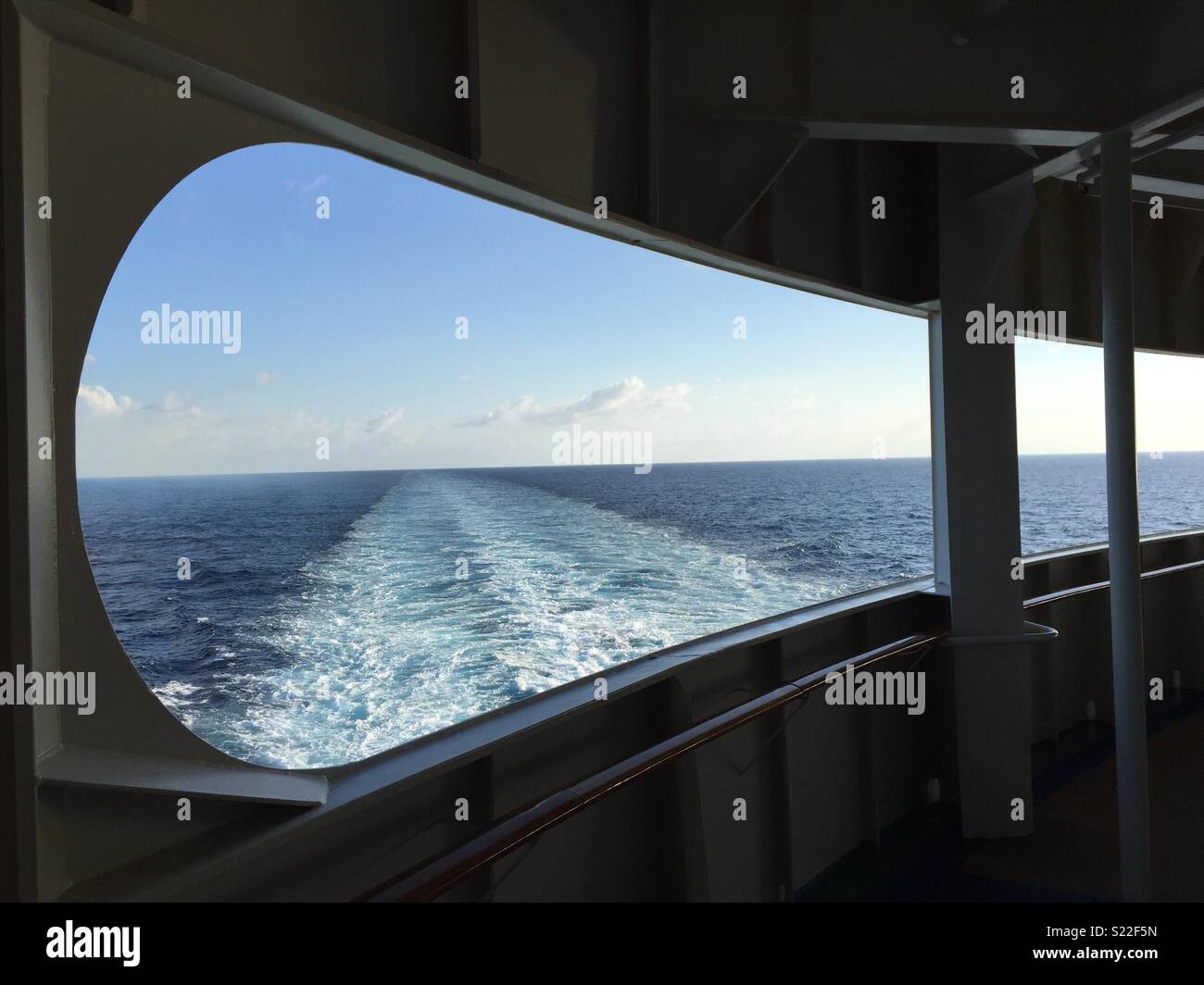 Sailing away through back of cruise ship Stock Photo - Alamy
