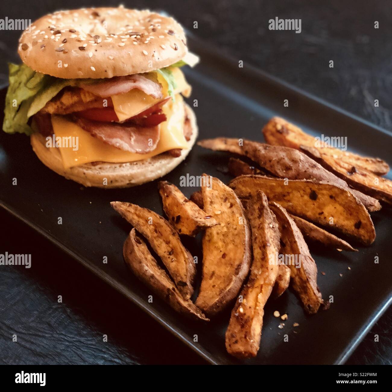 Burger presentation hi-res stock photography and images - Alamy