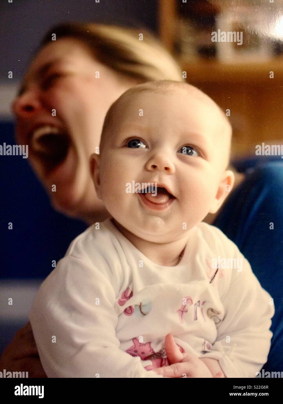 Mummy and baby hi-res stock photography and images - Alamy