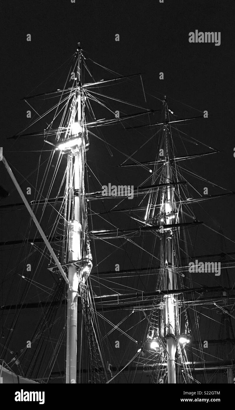Night rigging mast hi-res stock photography and images - Alamy