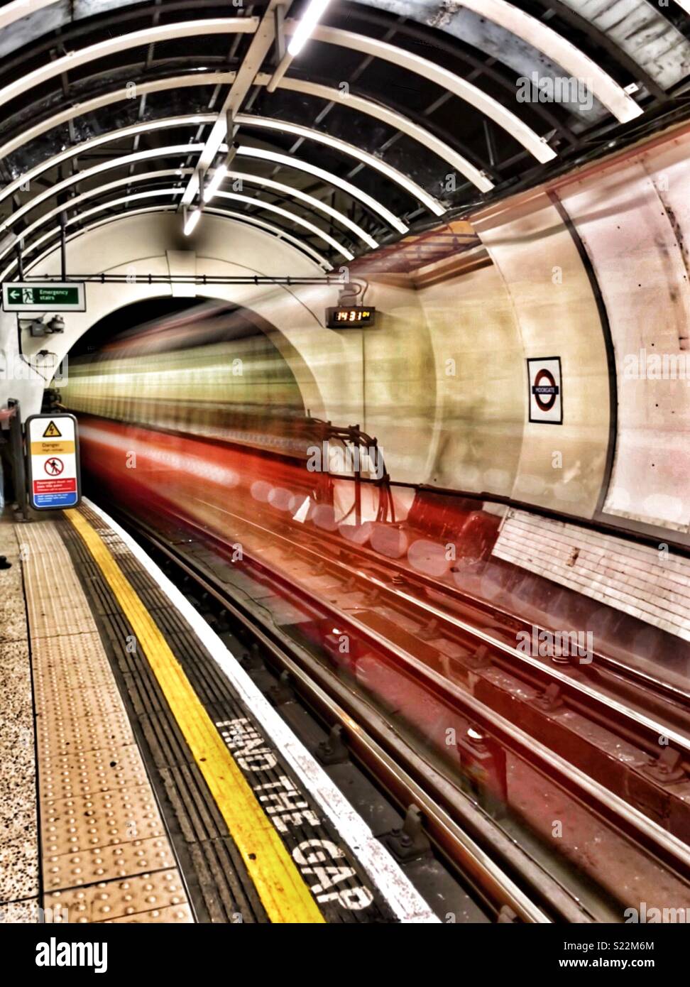 Tube at station hi-res stock photography and images - Alamy