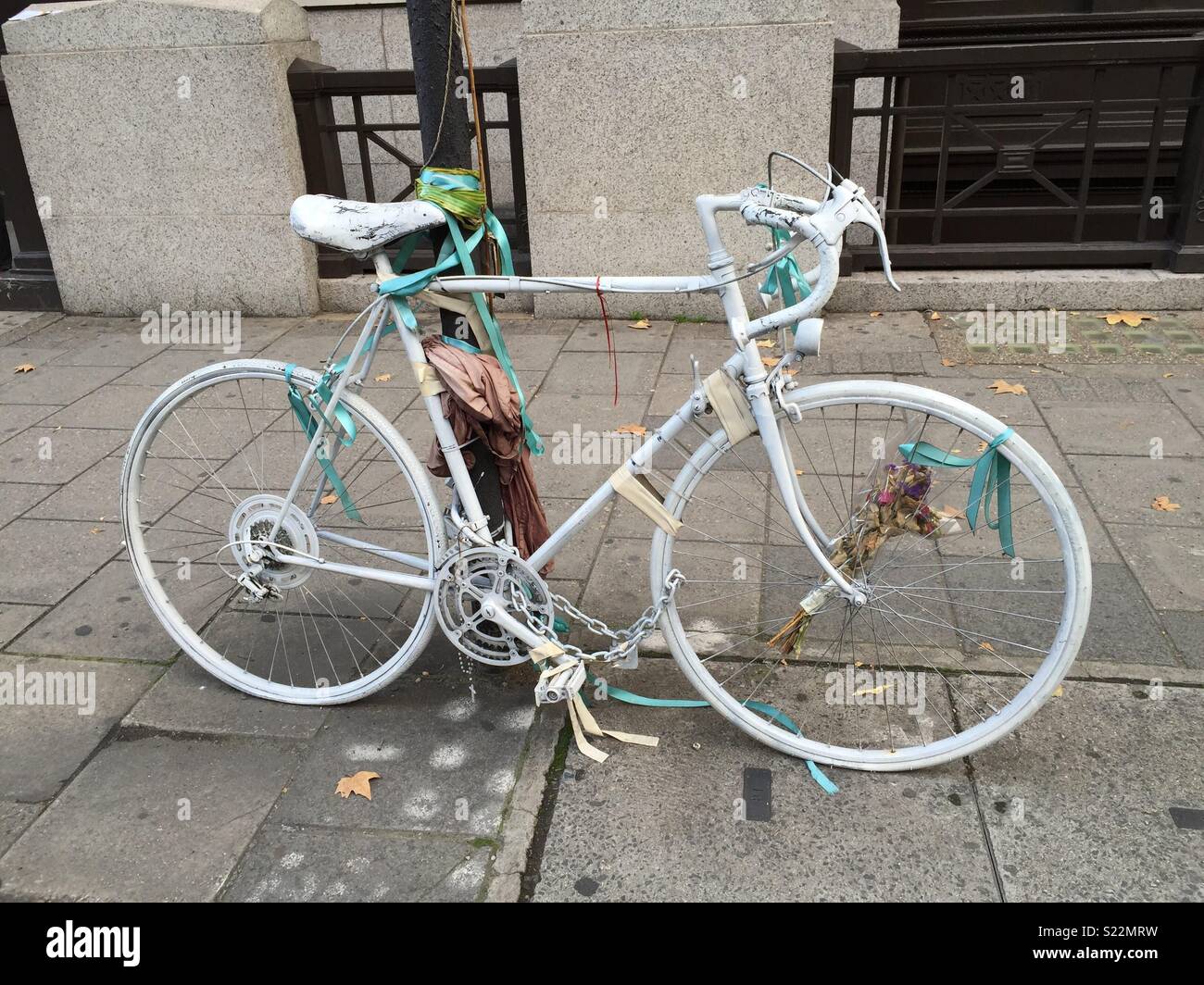 Ghost bike hi-res stock photography and images - Alamy