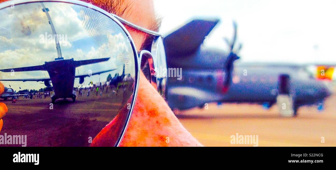 Aircraft spotter hi-res stock photography and images - Alamy