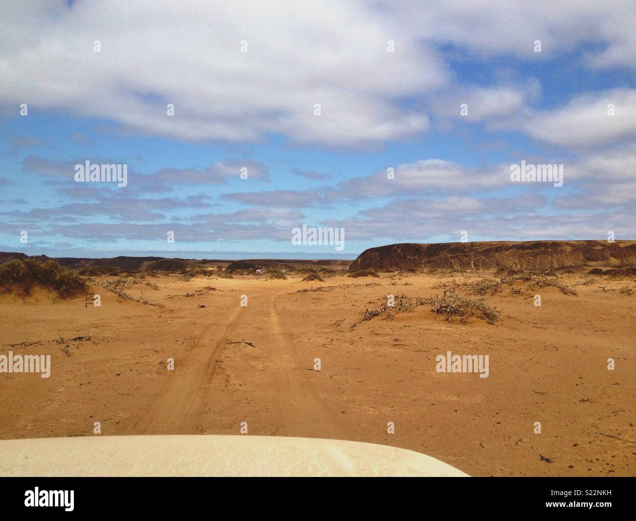 Car driving through desert hi-res stock photography and images - Alamy