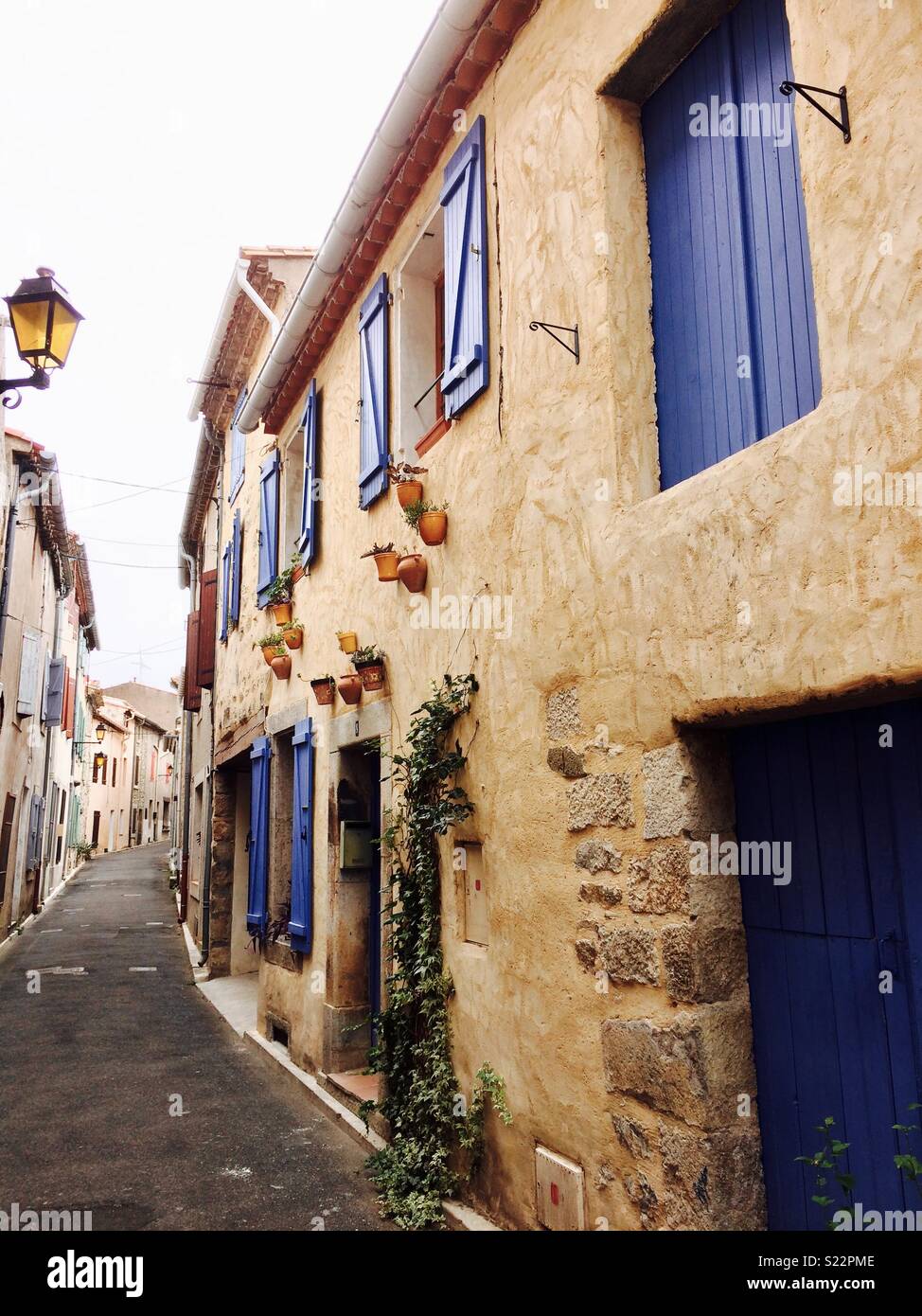 Blue shutters and doors hi-res stock photography and images - Alamy