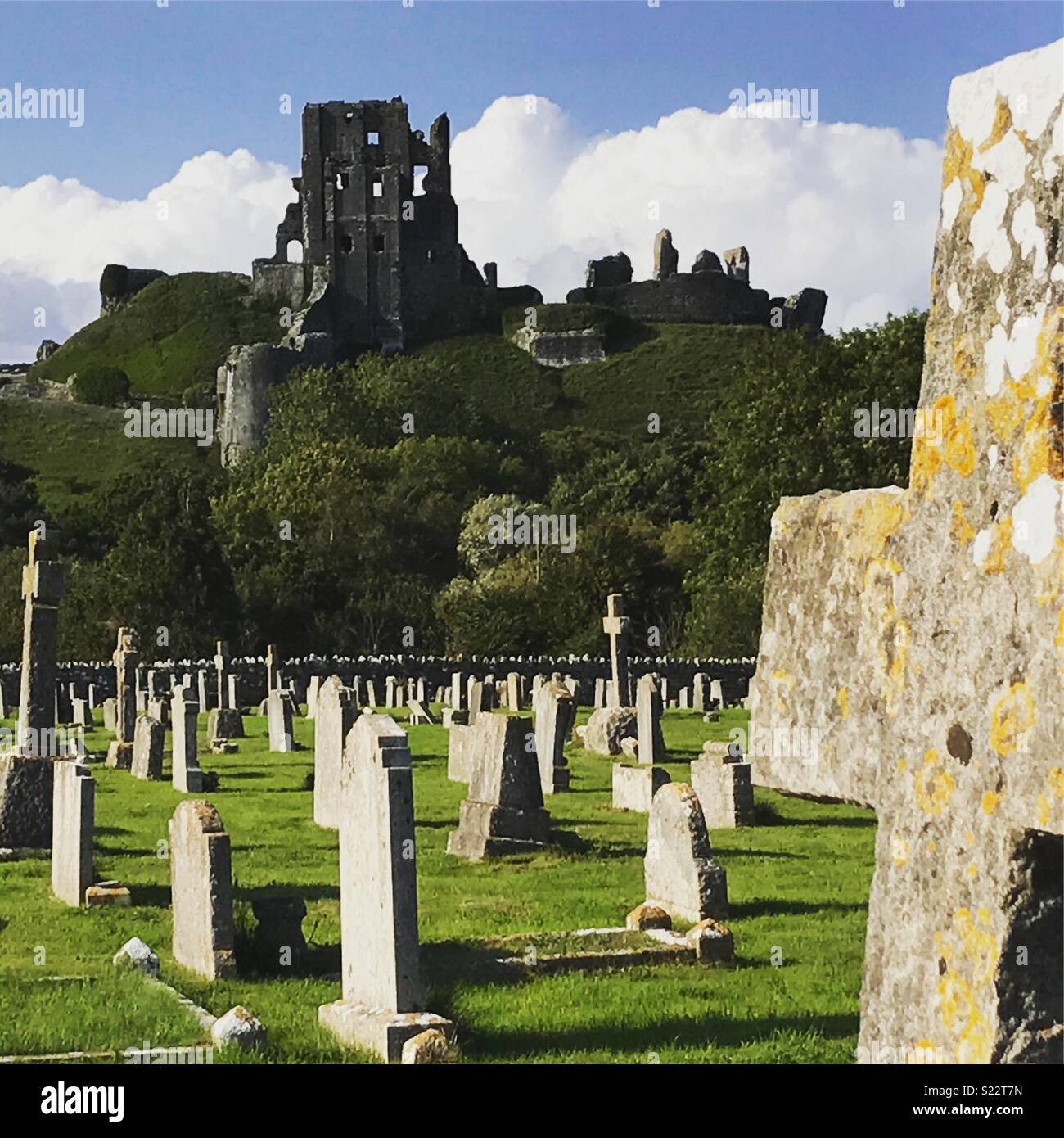 Cemetery castle hi-res stock photography and images - Alamy
