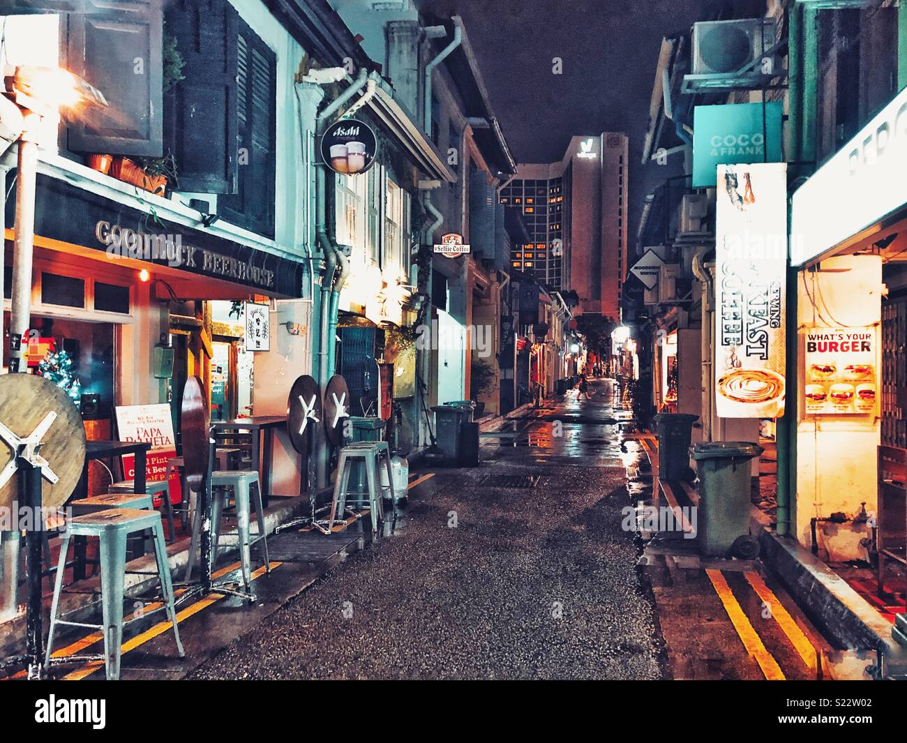 Singapore restaurants night hi-res stock photography and images - Alamy
