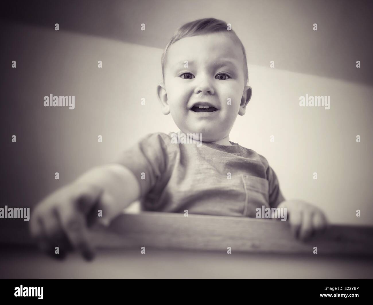 Toddler pointing and shouting in cot Stock Photo - Alamy