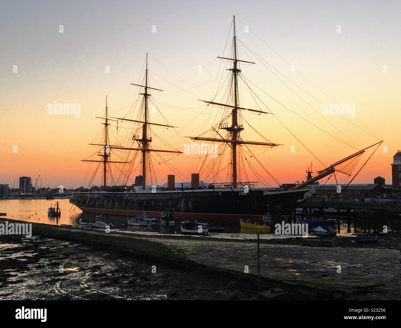 The sunset warrior hi-res stock photography and images - Alamy
