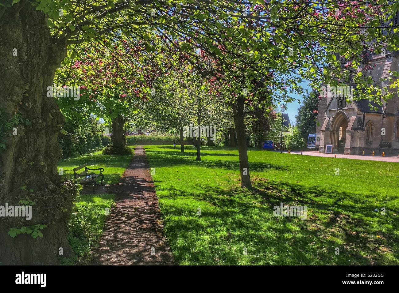 Church lawn hi-res stock photography and images - Alamy