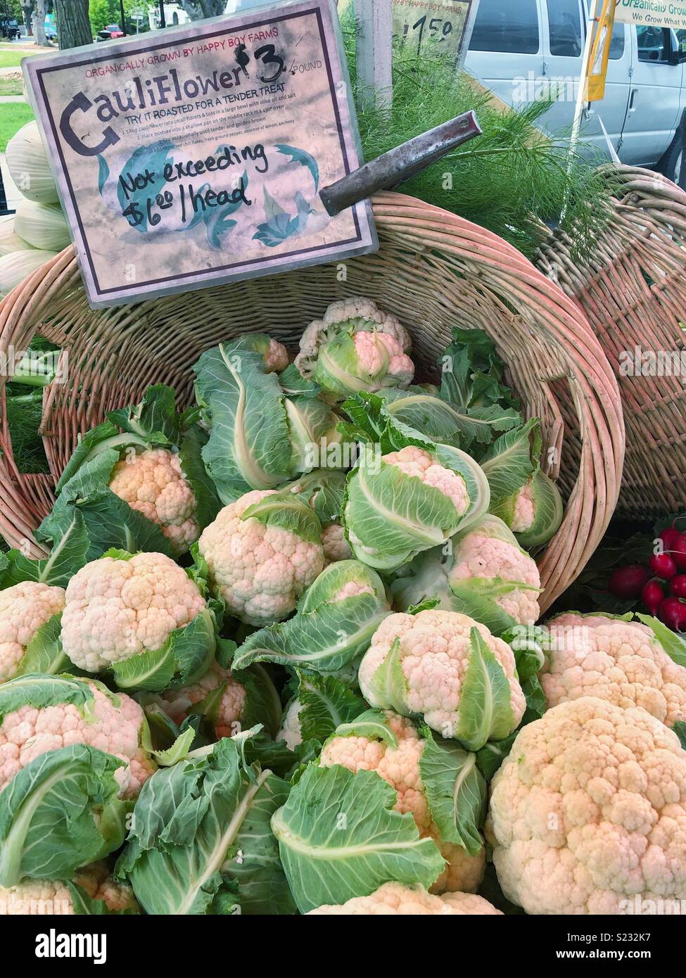 Cauliflower display hi-res stock photography and images - Alamy
