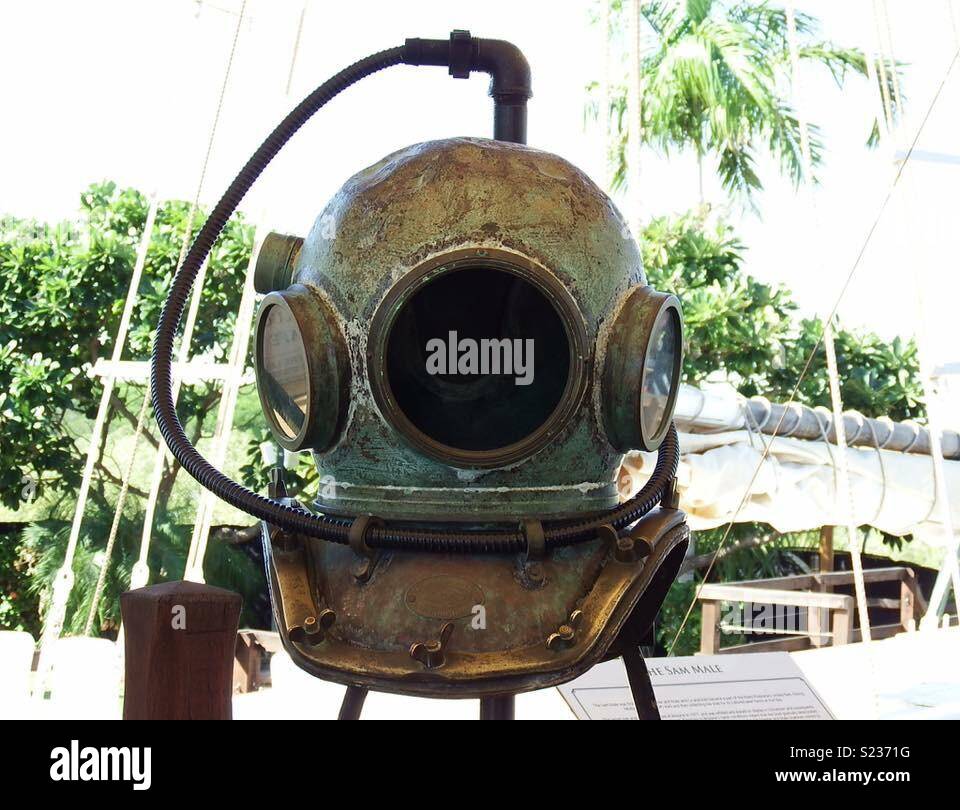 Pearl diver hi-res stock photography and images - Alamy