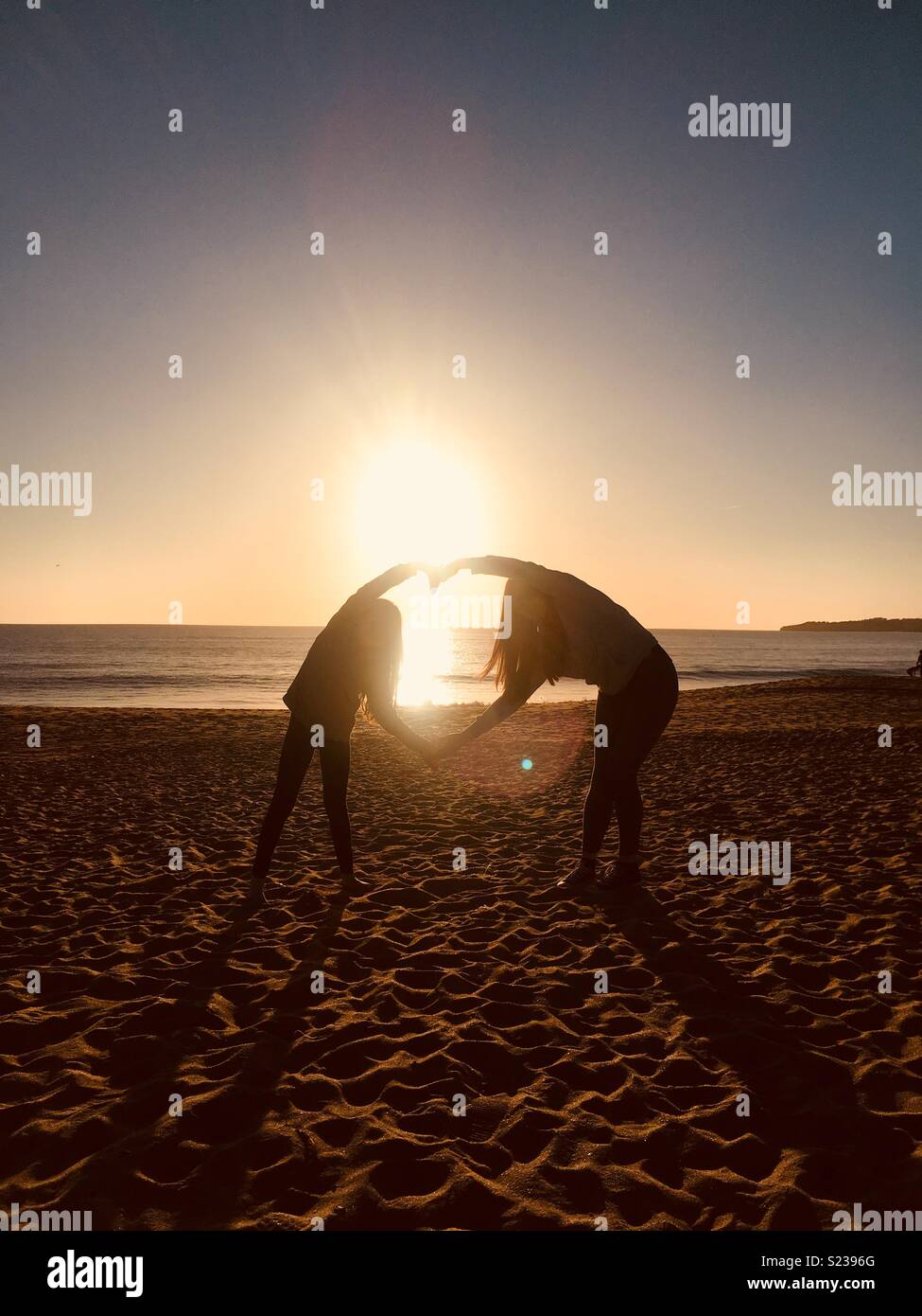 Love by sunset hi-res stock photography and images - Alamy