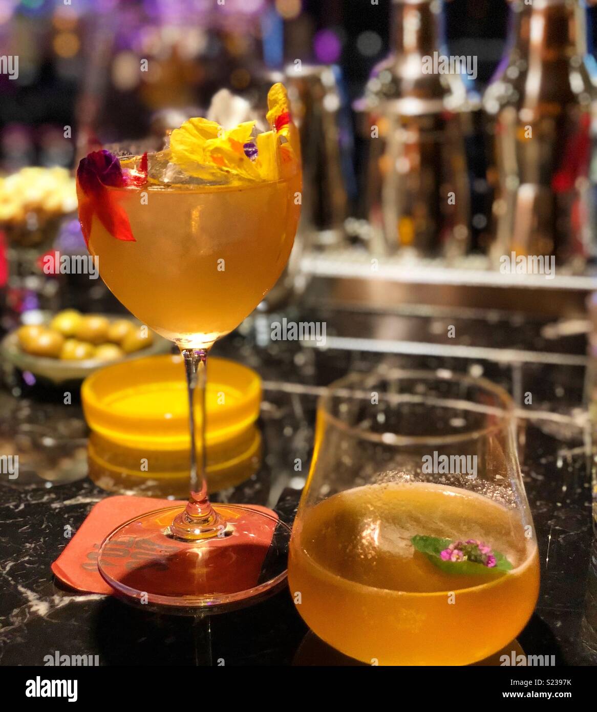 Cocktail making cocktails hi-res stock photography and images - Alamy