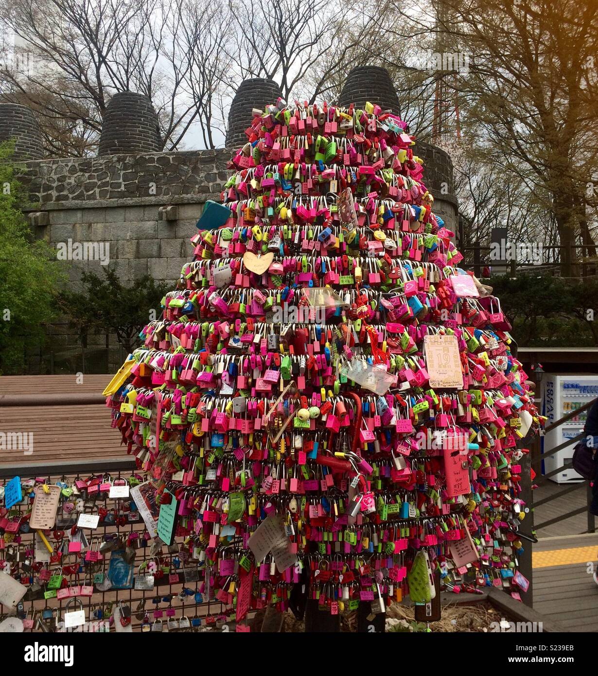Seoul love locks hi-res stock photography and images - Alamy