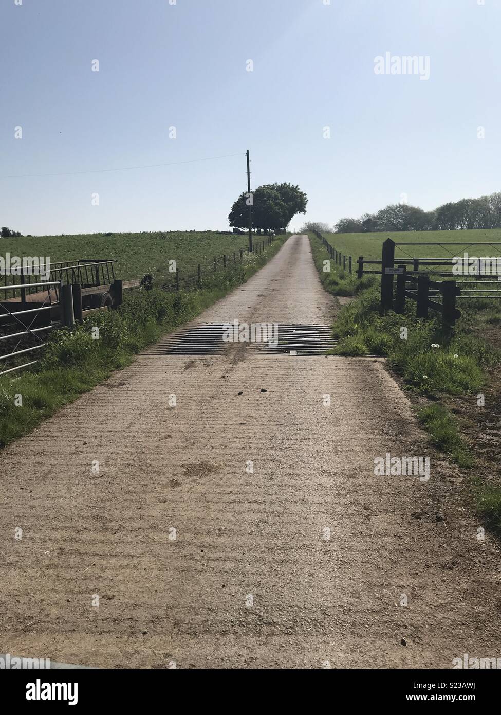 Road farm field hi-res stock photography and images - Alamy