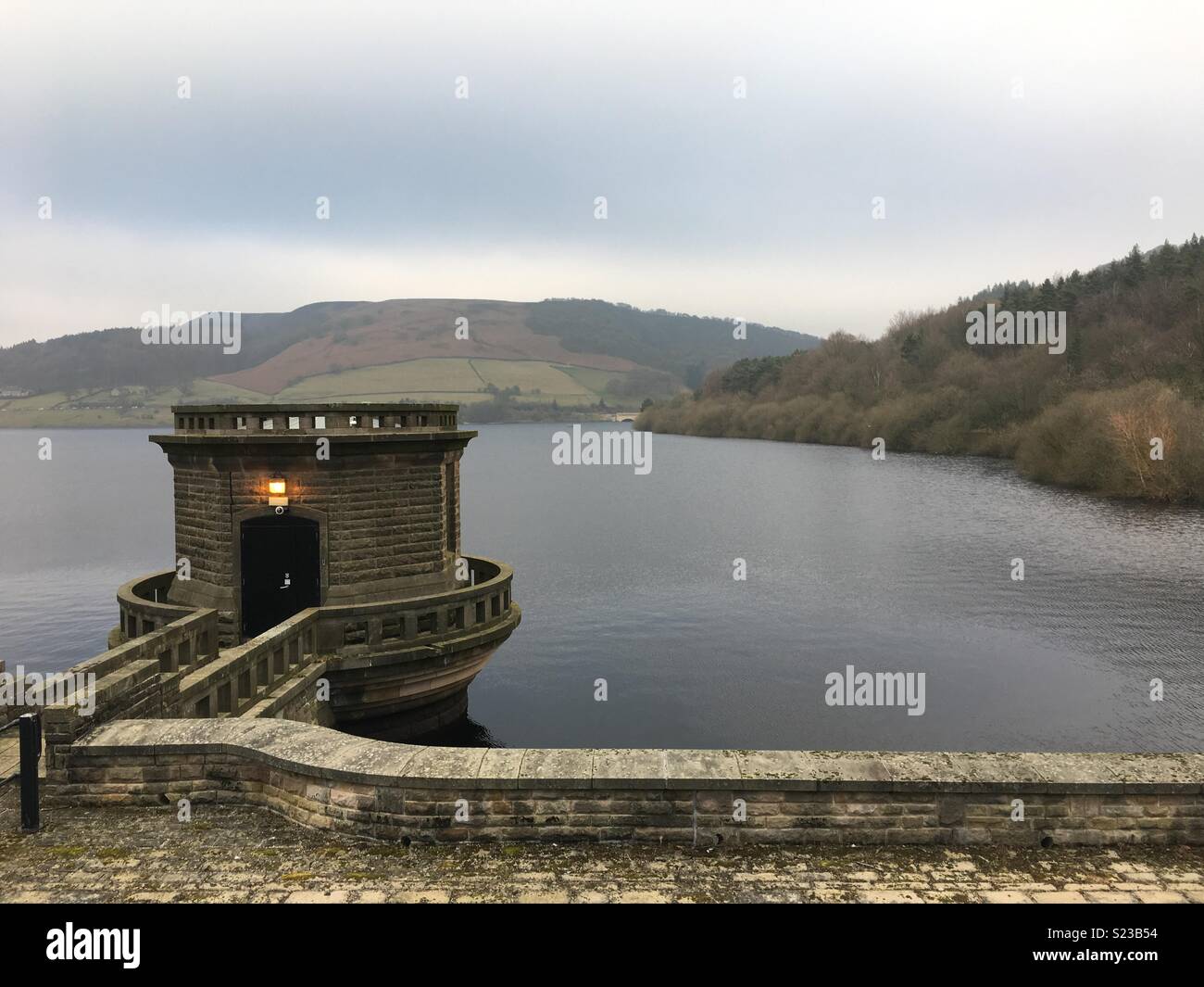 Ladybower reservoir uk hi-res stock photography and images - Alamy