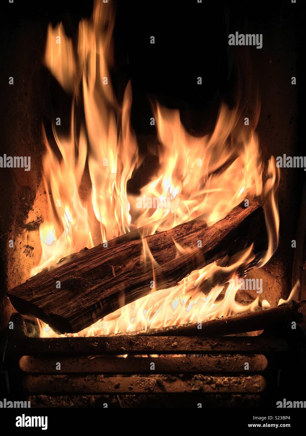 Roaring fire hi-res stock photography and images - Alamy