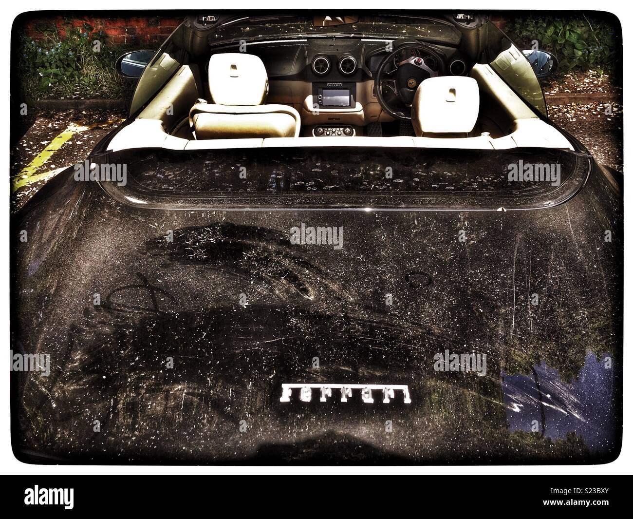 Dusty sports car hi-res stock photography and images - Alamy