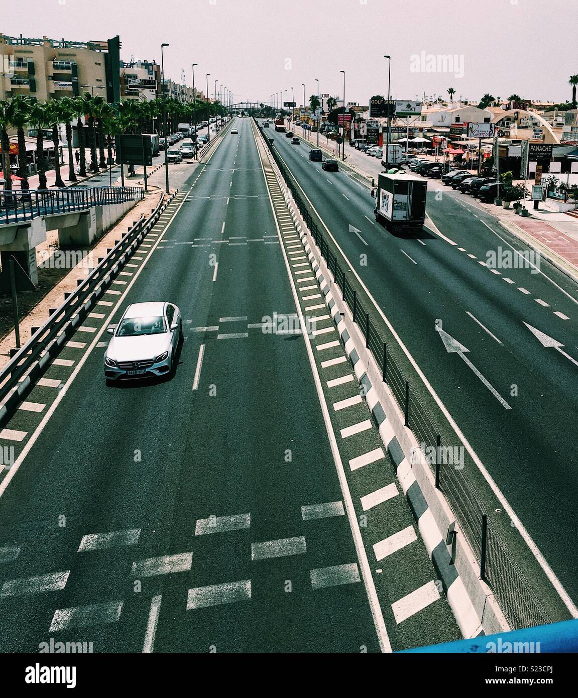 Duel carriageway hi-res stock photography and images - Alamy