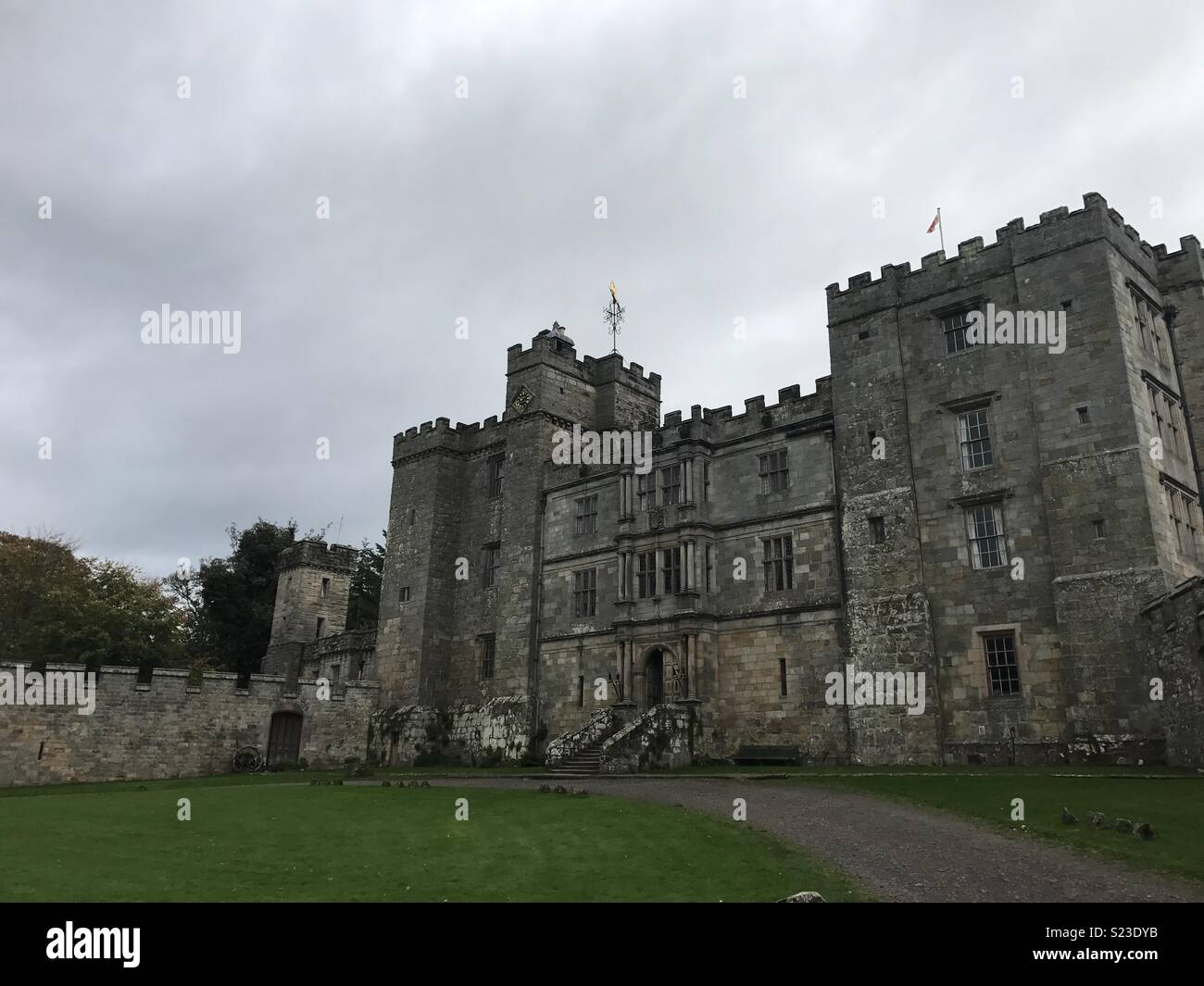 Chillingham castle hi-res stock photography and images - Alamy