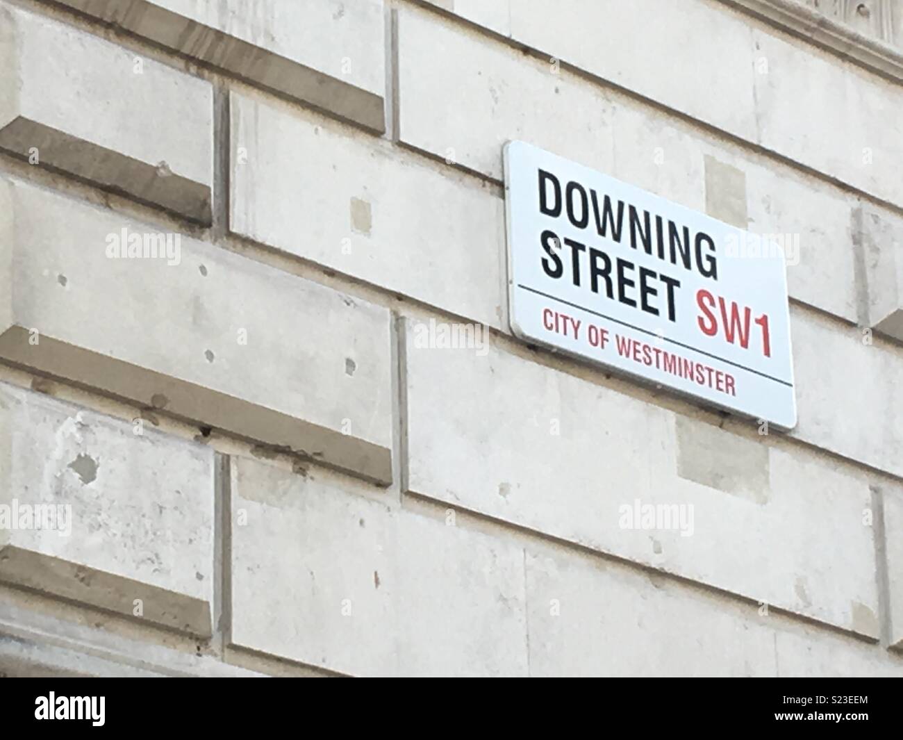 Downing street sign hi-res stock photography and images - Alamy