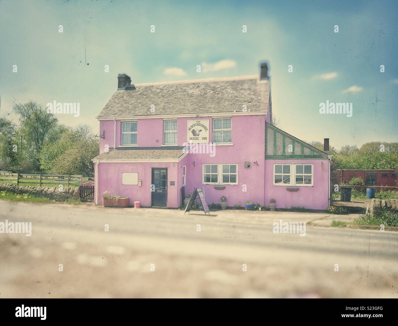 Pink Pub High Resolution Stock Photography and Images - Alamy