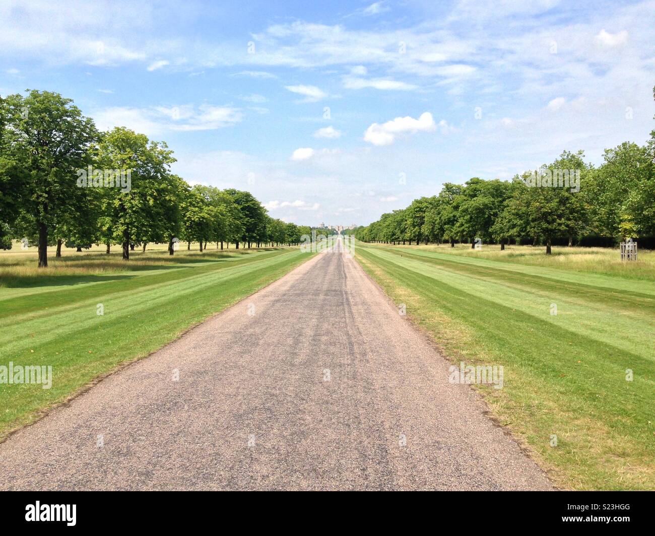 The long walk in windsor great park hi-res stock photography and images ...