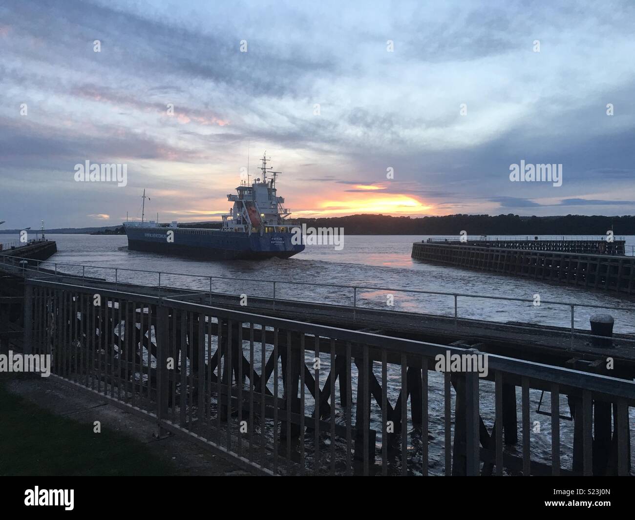 Sharpness docks hi-res stock photography and images - Alamy