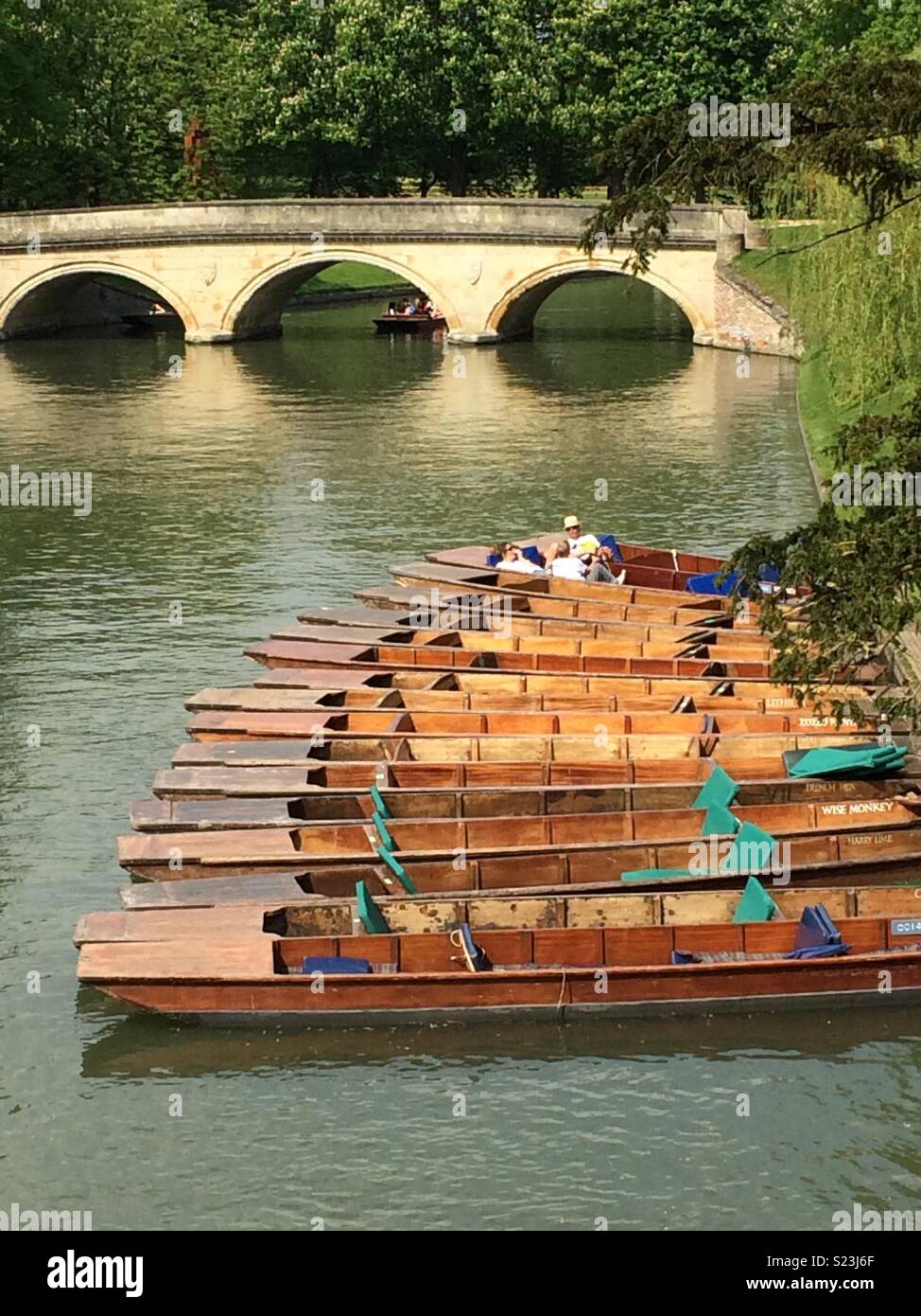 Punts river cam cambridge punting trinity college hi-res stock ...