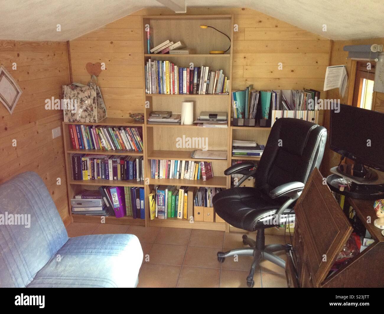 Garden office hi-res stock photography and images - Alamy