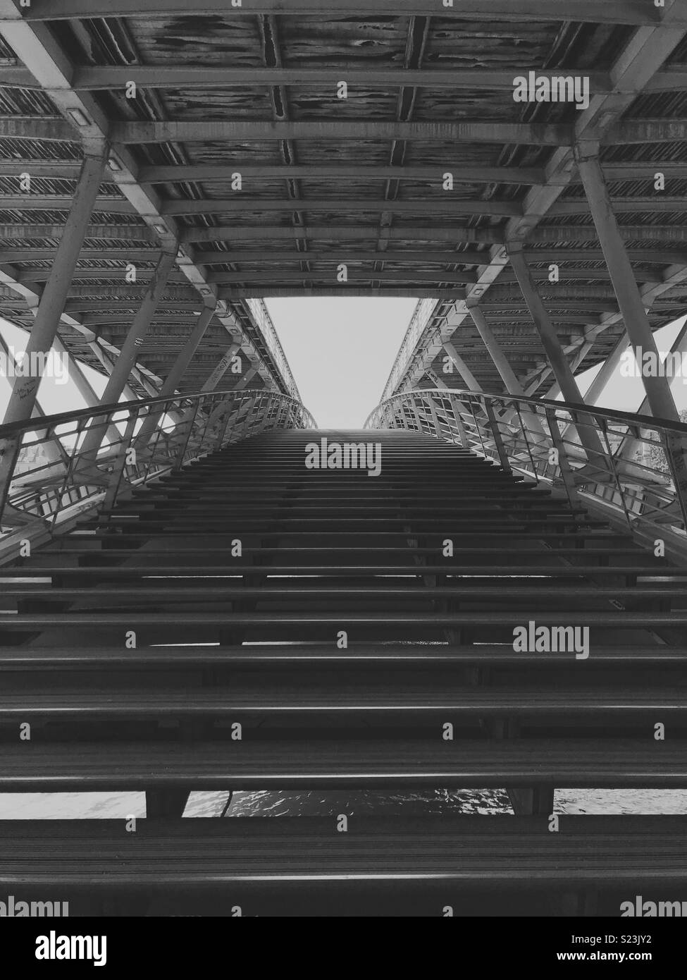 Bridge texture hi-res stock photography and images - Alamy