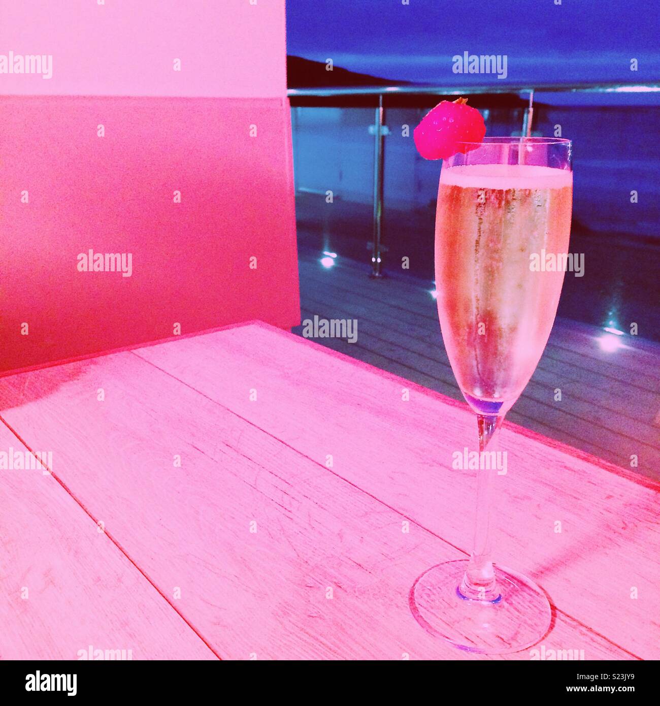 Pink prosecco hi-res stock photography and images - Alamy