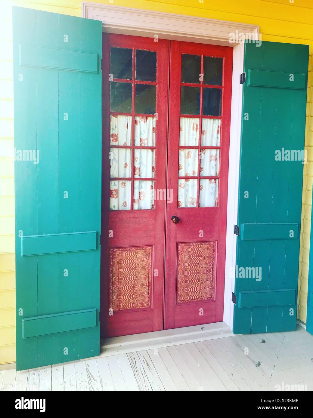 Vibrant red exterior hi-res stock photography and images - Alamy