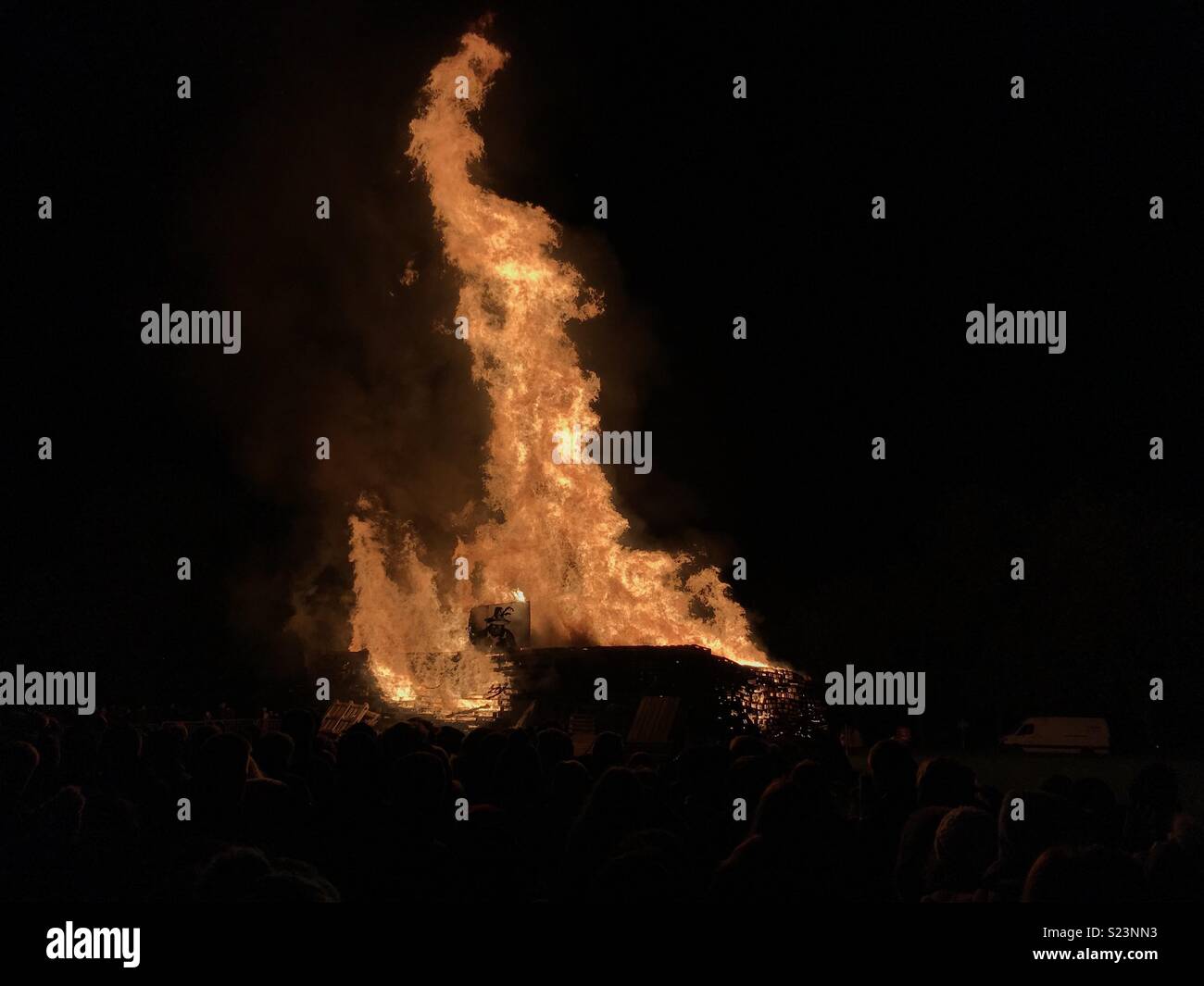 Tall flames hi-res stock photography and images - Alamy