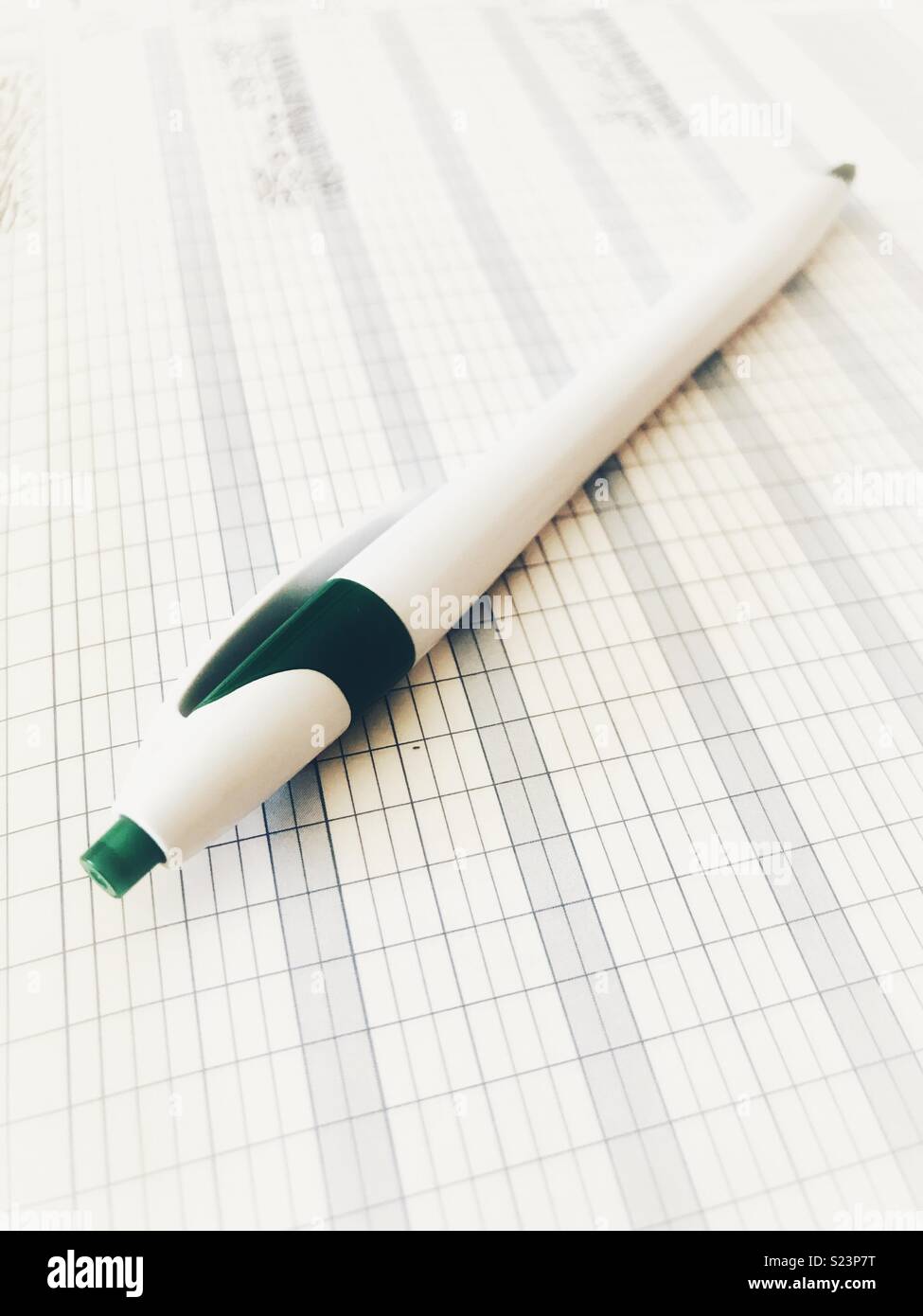 Accounting paper hi-res stock photography and images - Alamy