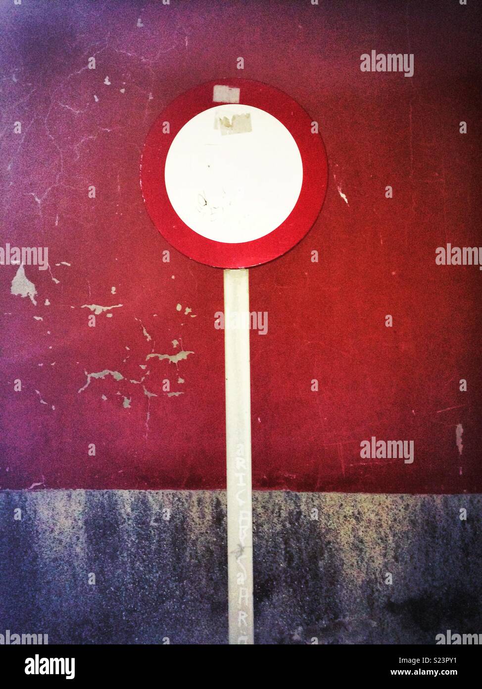 Entry wall hi-res stock photography and images - Alamy