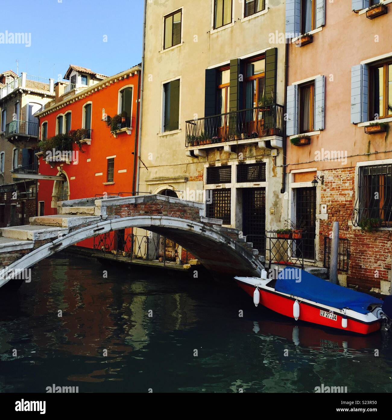Pointless bridge hi-res stock photography and images - Alamy