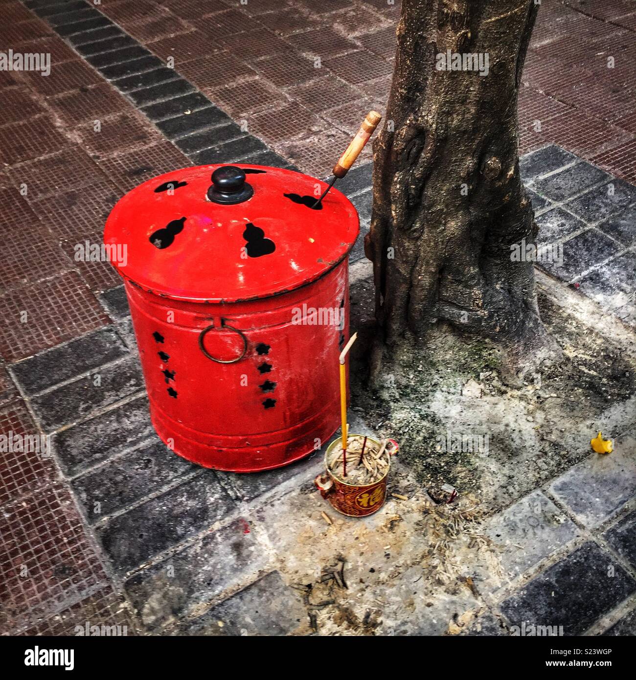 Joss paper hi-res stock photography and images - Alamy