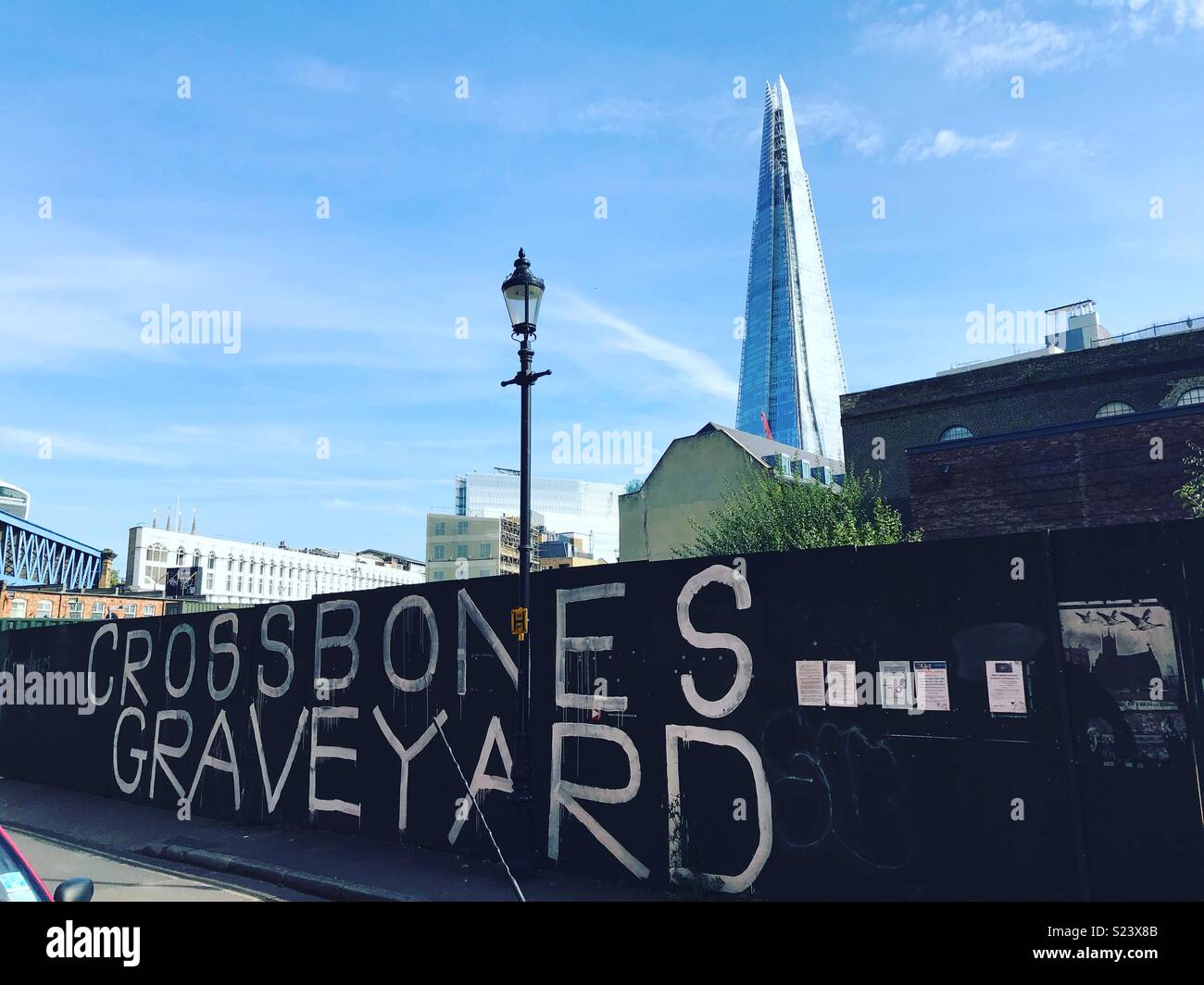 Crossbones graveyard hi-res stock photography and images - Alamy