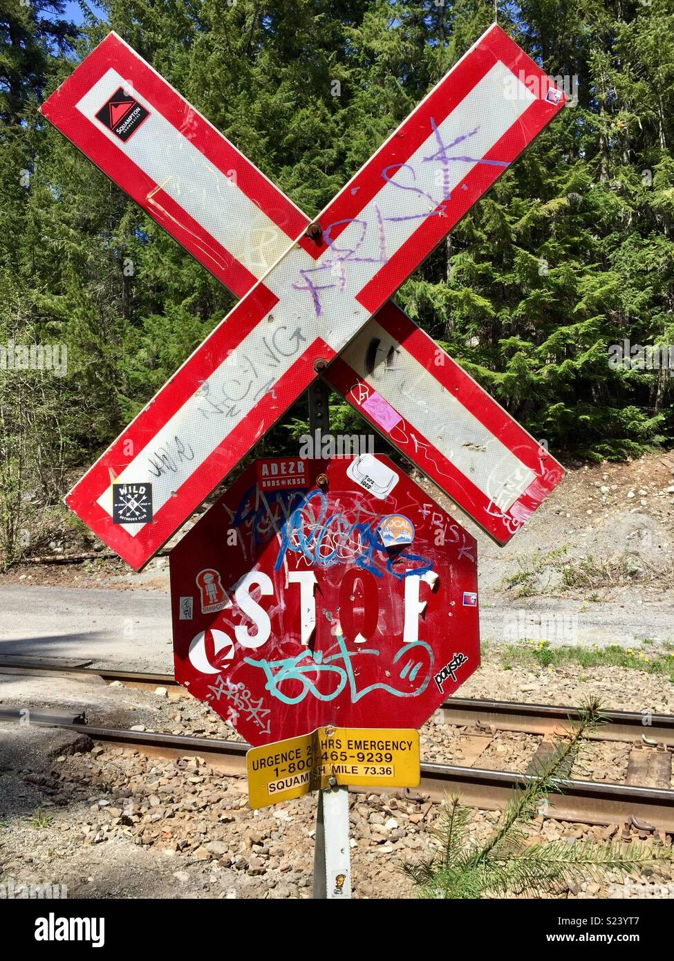 Canada railroad crossing hi-res stock photography and images - Alamy