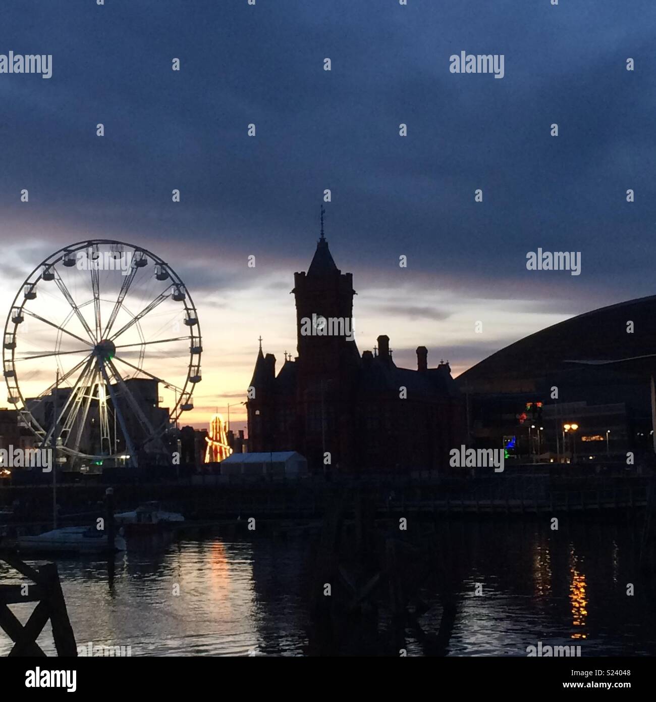 Cardiff Bay at night Stock Photo - Alamy