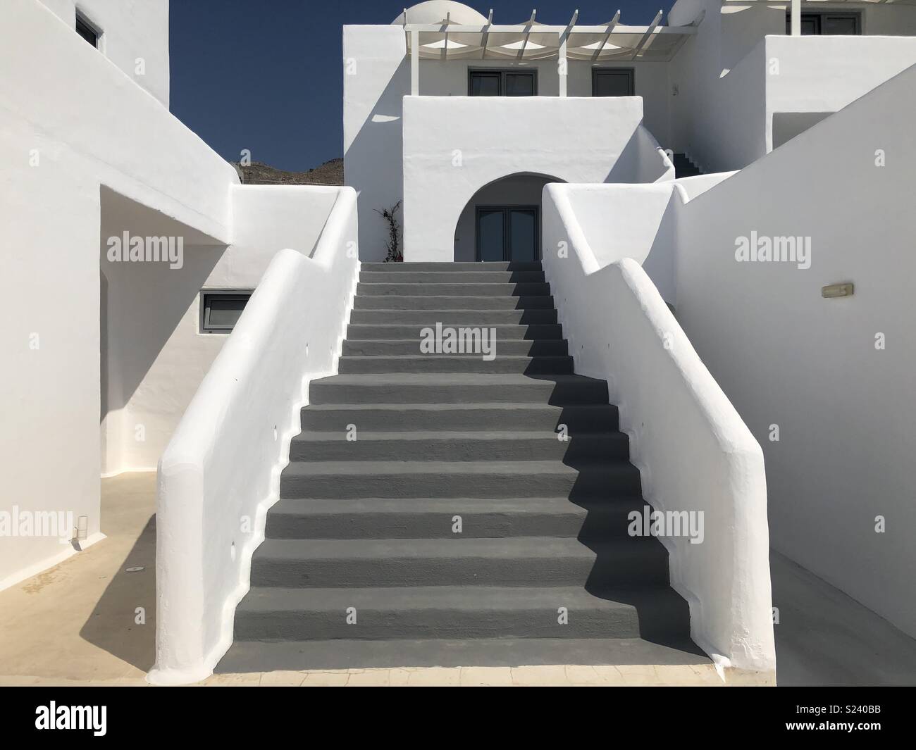 Greek buildings hi-res stock photography and images - Alamy