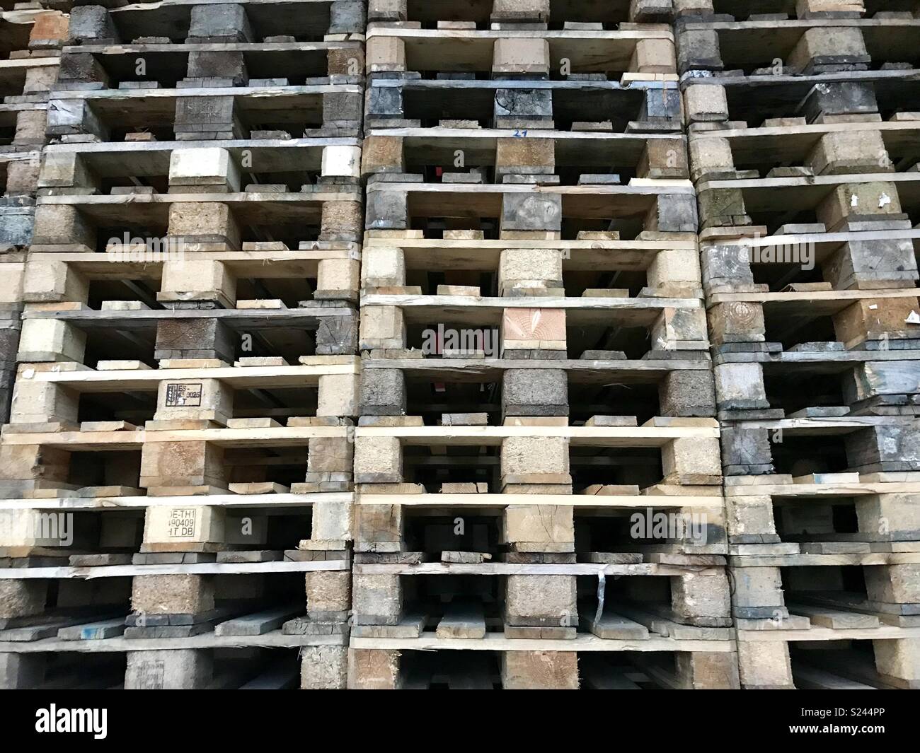 Loads of pallets Stock Photo - Alamy
