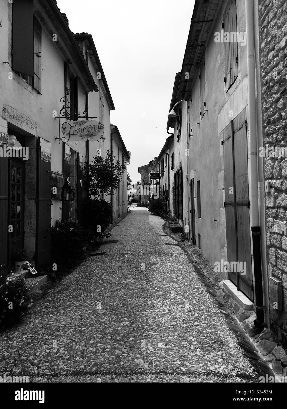 French town houses hi-res stock photography and images - Alamy